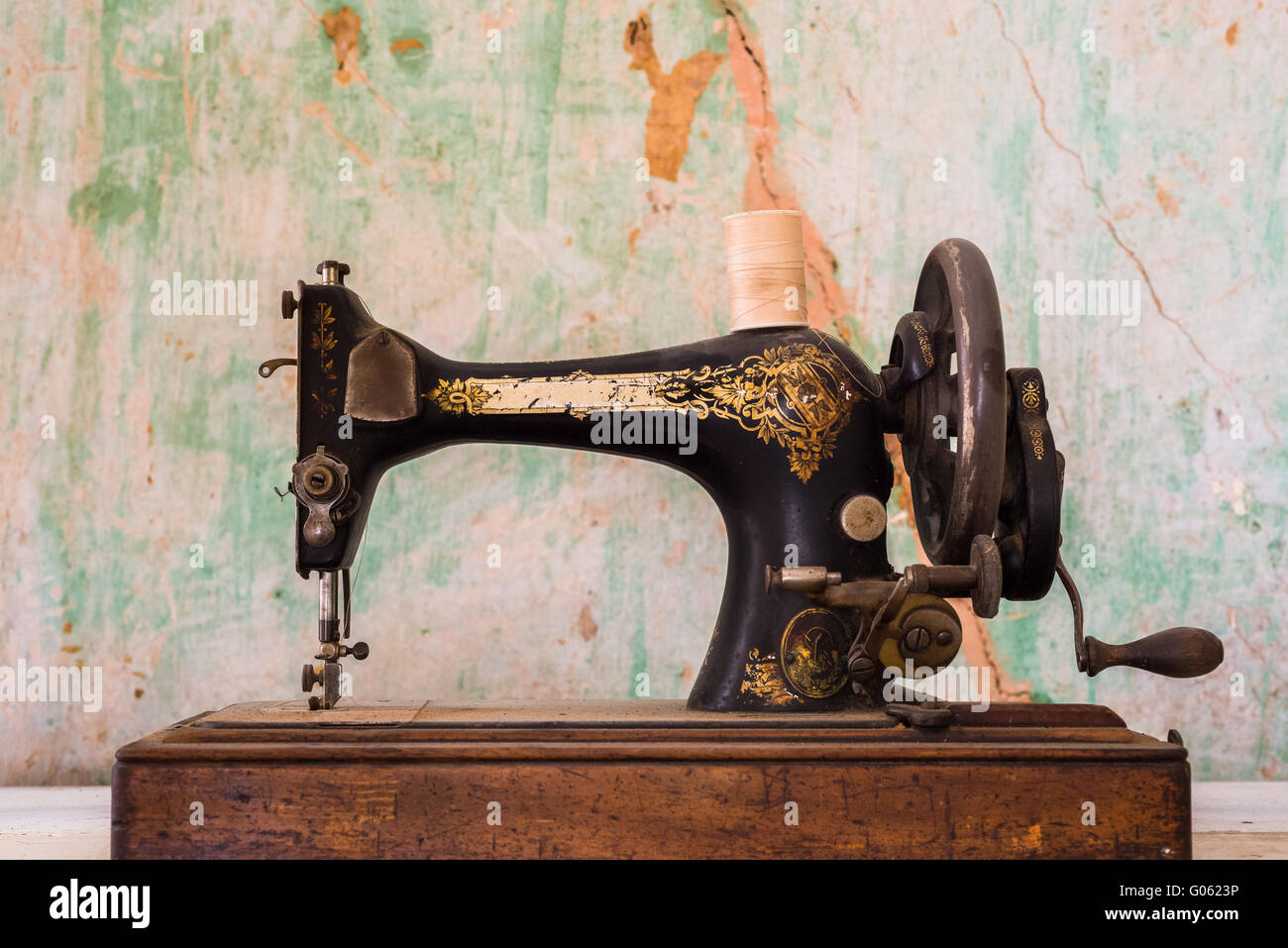 old vintage sewing machine grunge background Stock Photo - Alamy
