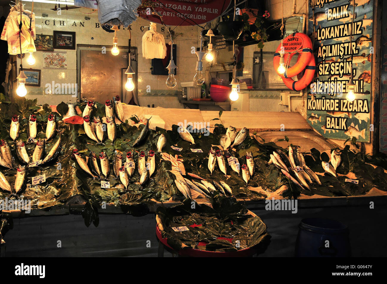 At night, open the fish stall in the district Sama Stock Photo - Alamy