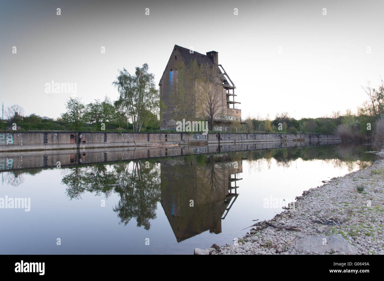 Old storehouse hi-res stock photography and images - Alamy
