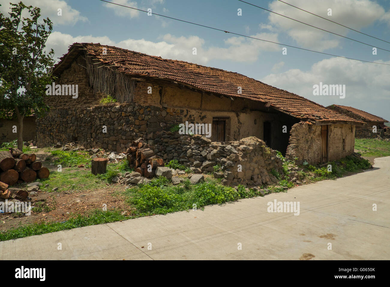 Traditional rural house maharashtra india hi-res stock photography and ...