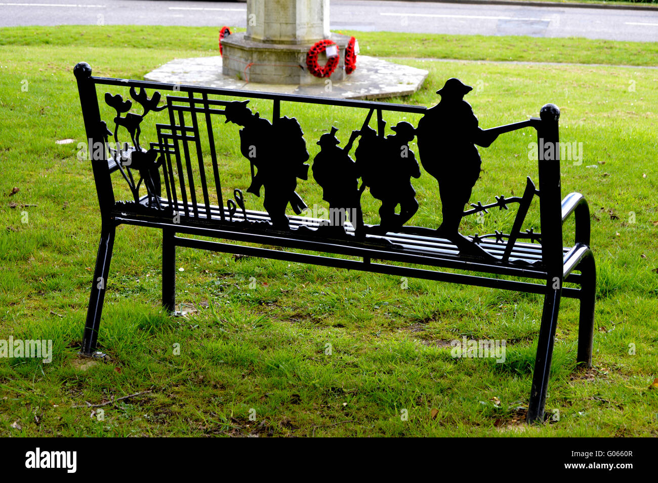 Remembrance day bench hi-res stock photography and images - Alamy
