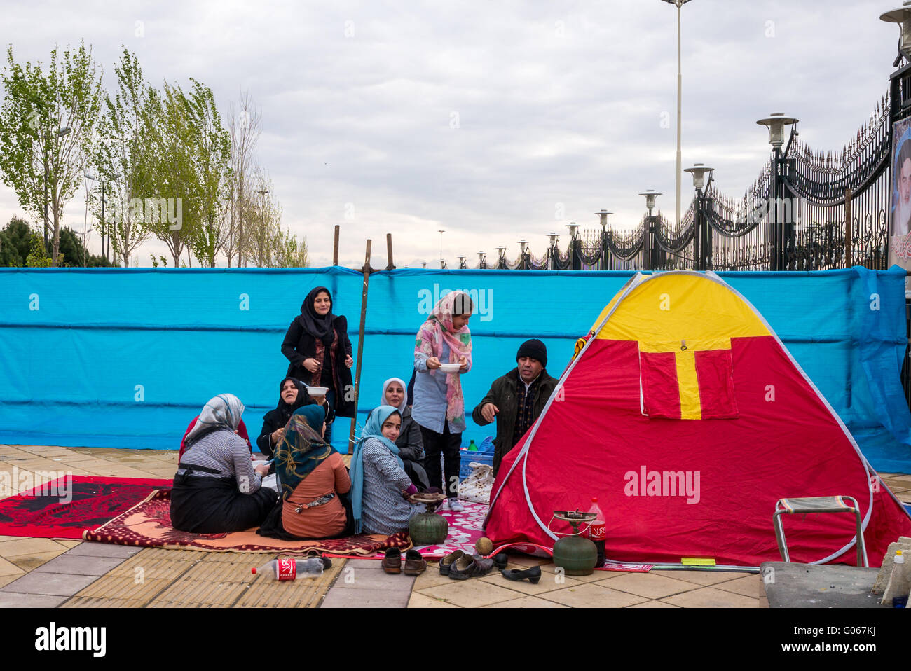 Iranian family picnic hi-res stock photography and images - Alamy