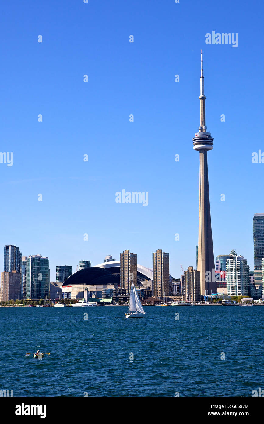 Skyline toronto sailboat skyscraper hi-res stock photography and images ...