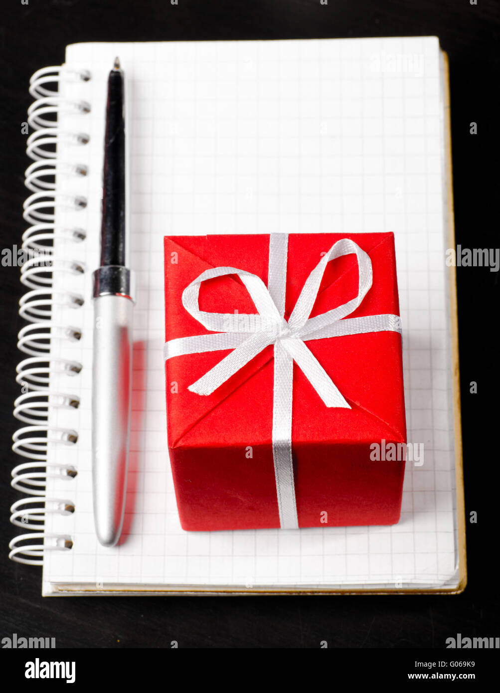 gift box with notepad Stock Photo - Alamy