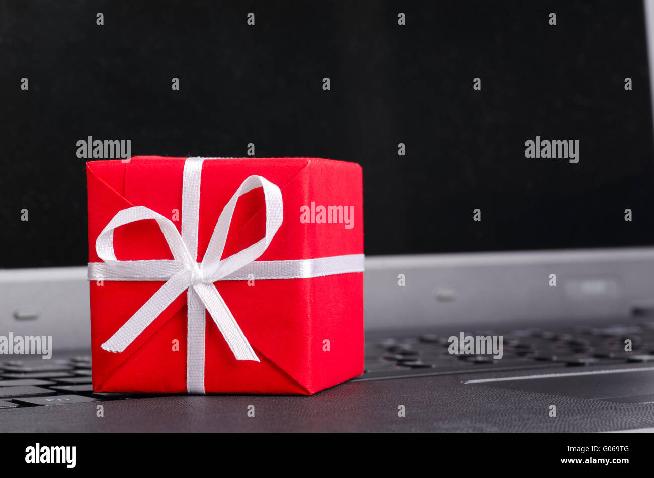 Gift symbol on keyboard hi-res stock photography and images - Alamy