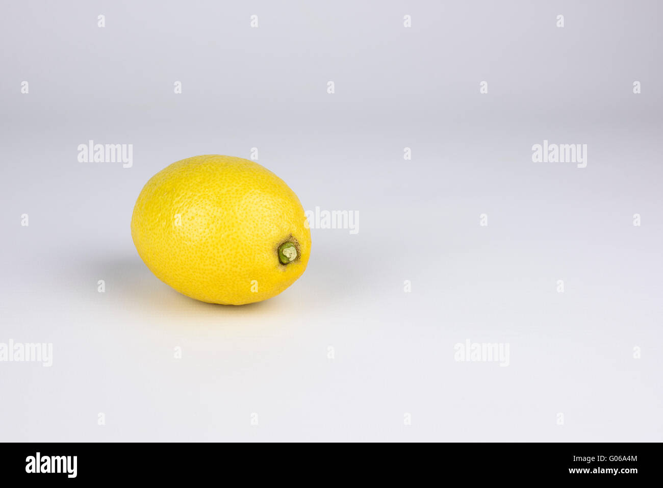 Single whole lemon on a white background Stock Photo - Alamy