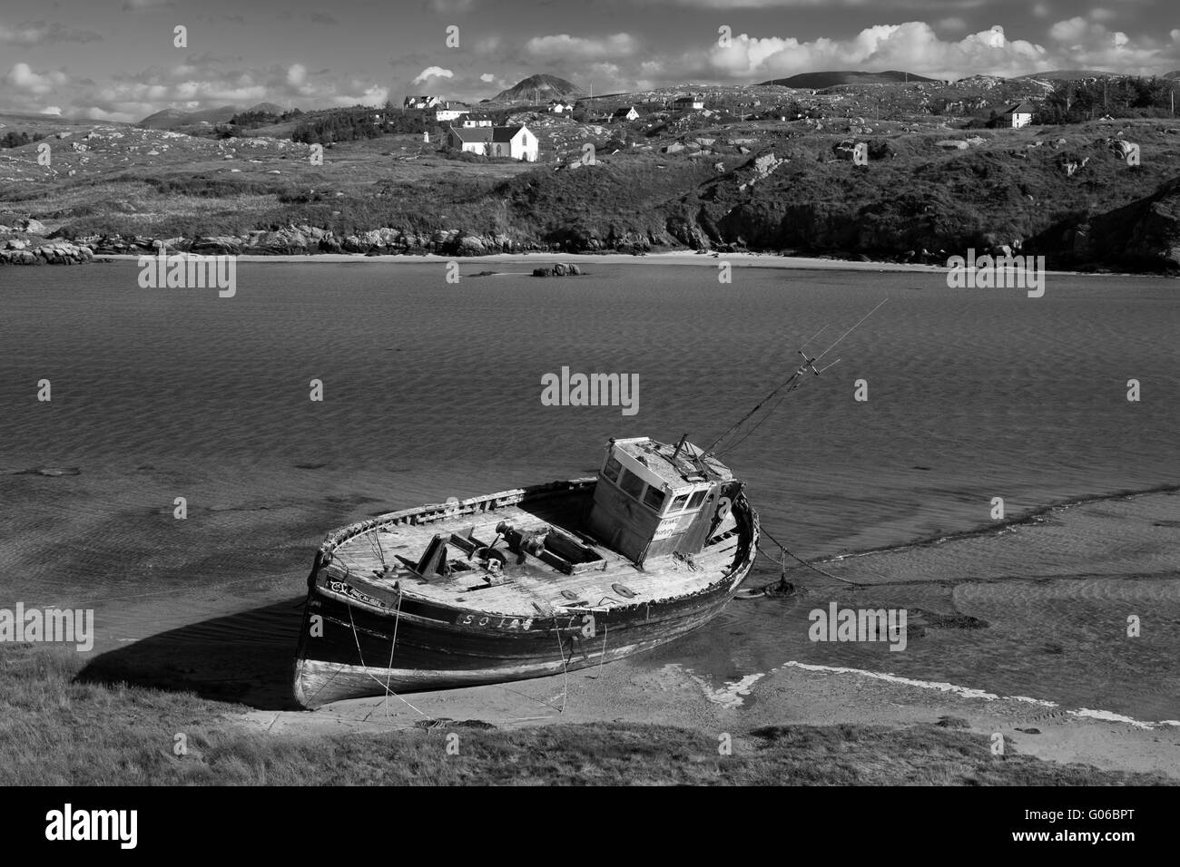 Wreck of trawler bunbeg hi-res stock photography and images - Alamy
