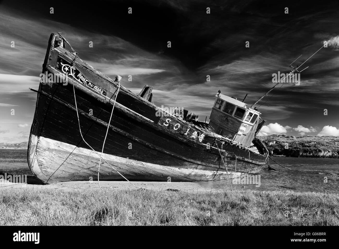 Wreck of trawler bunbeg hi-res stock photography and images - Alamy