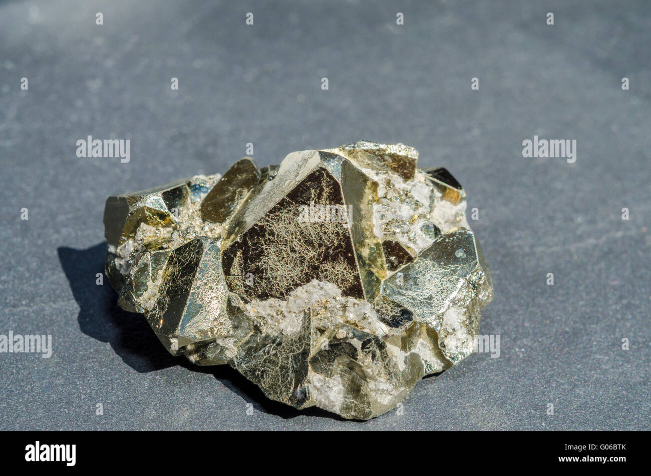 pyrite, pierre, fer, lithothérapie Stock Photo - Alamy
