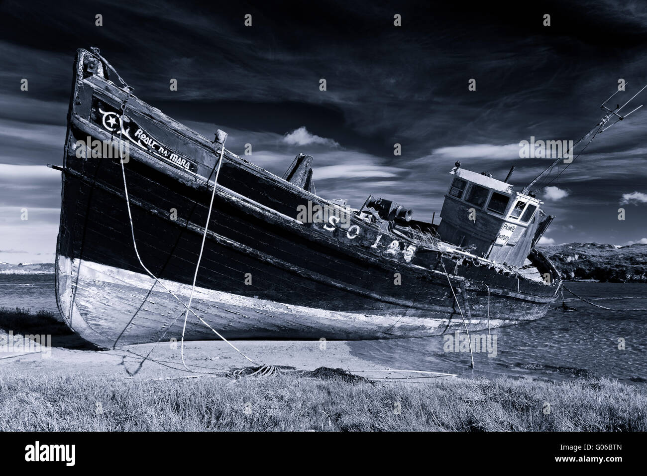 Wreck of trawler bunbeg hi-res stock photography and images - Alamy