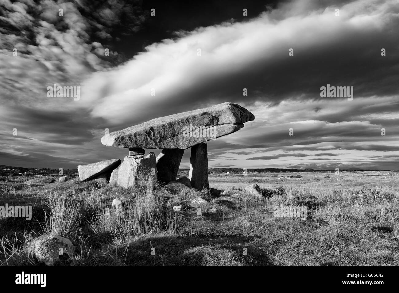 Kilclooney Dolmen, Kilclooney, County Donegal, Ireland, Europe Stock ...