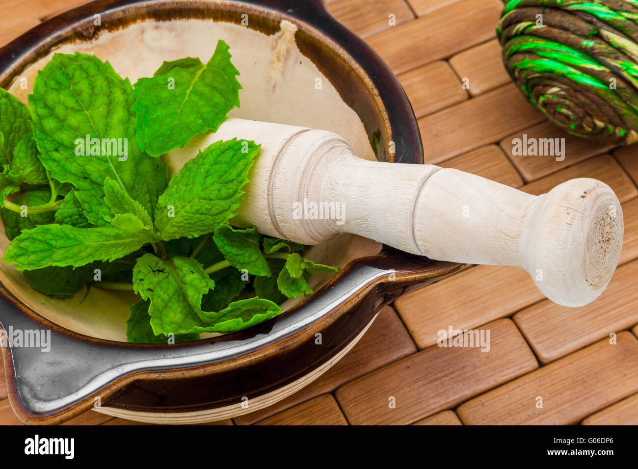 Pestle and powder hi-res stock photography and images - Alamy