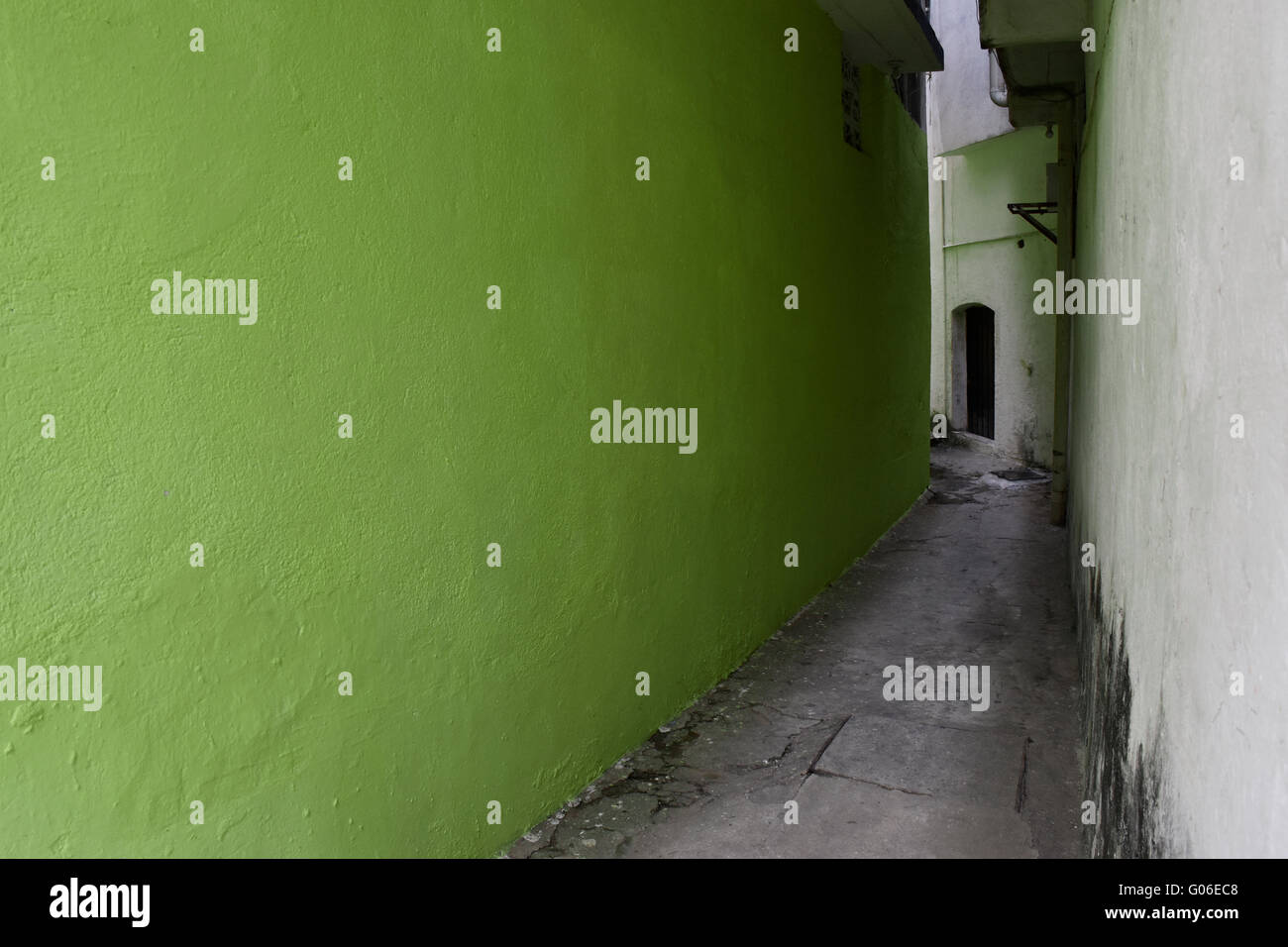 Very narrow passage hi-res stock photography and images - Alamy