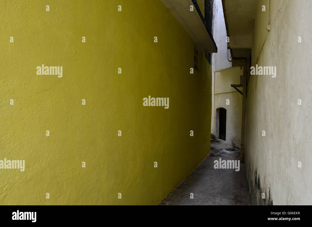 Painted narrow passage, Acapulco, Mexico Stock Photo - Alamy