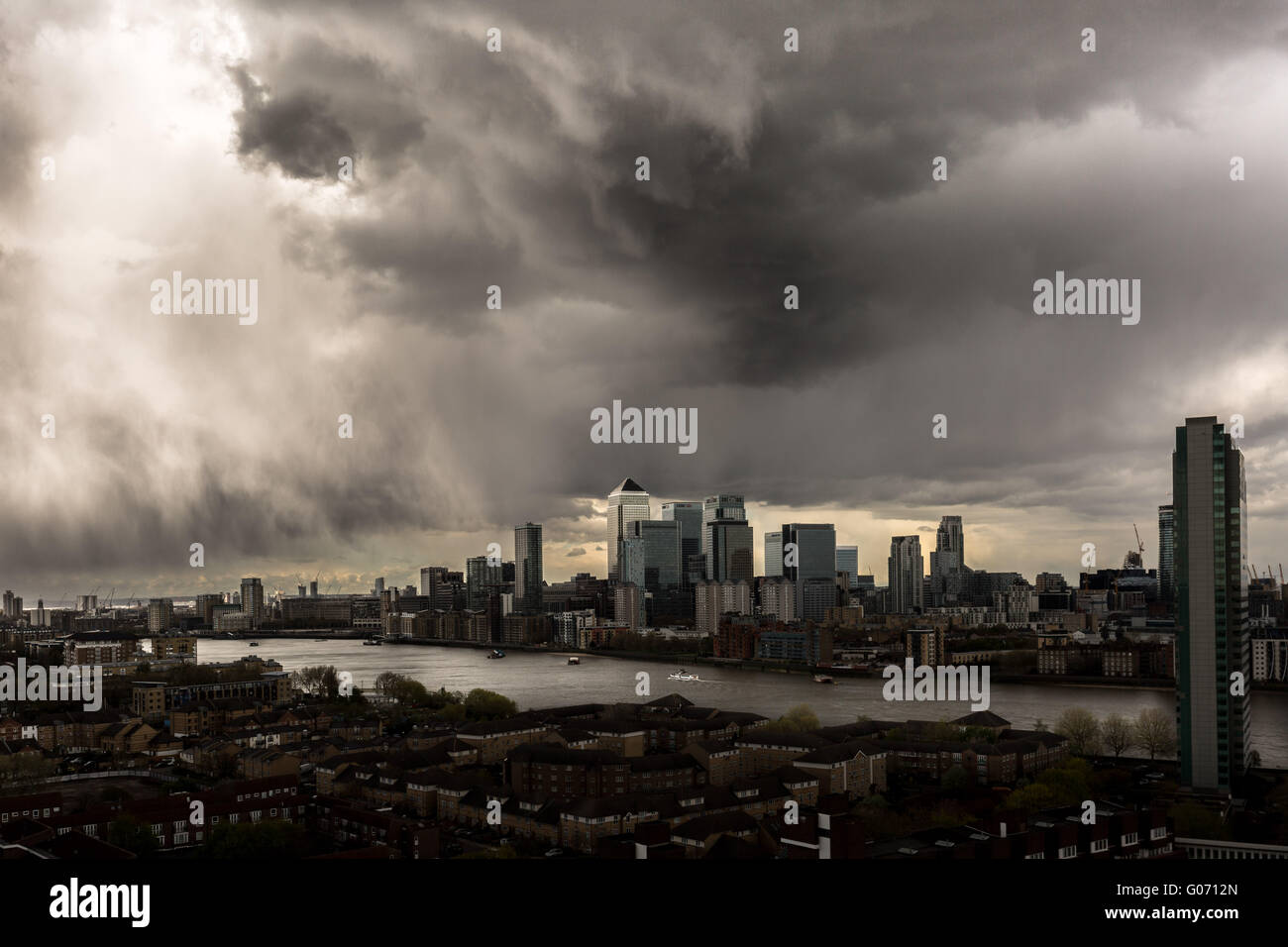 London, UK. 29th April, 2016. UK Weather: dramatic dark storm clouds ...