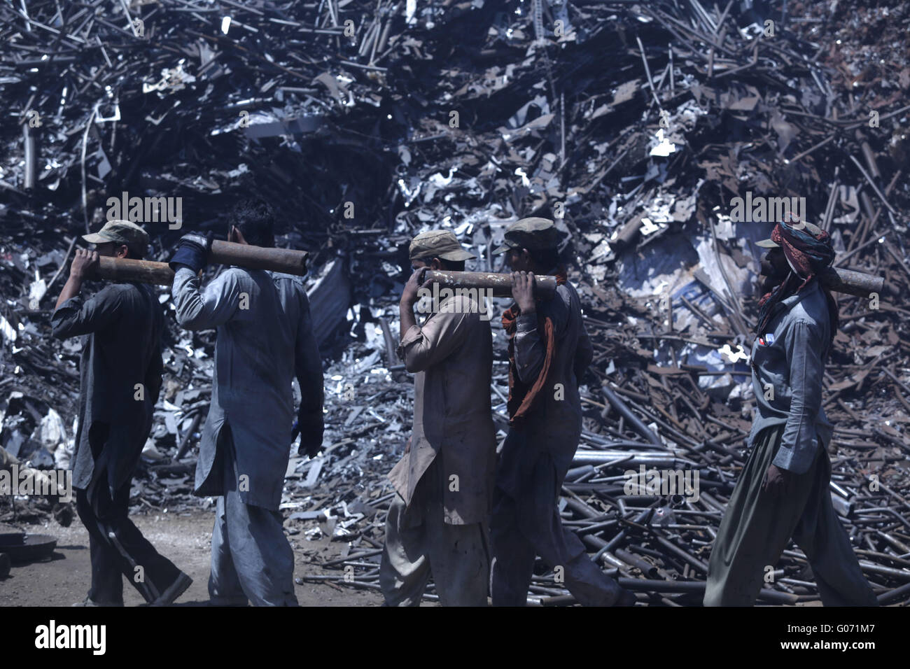 Pakistani blacksmiths work at an iron molding factory in an industrial ...