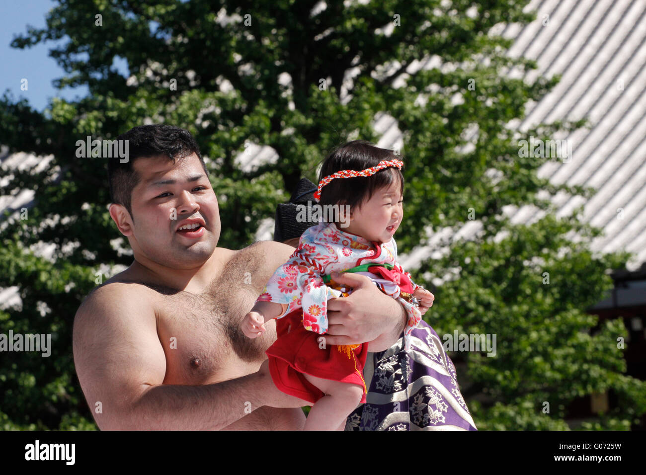 Sumo baby cry hi-res stock photography and images - Alamy