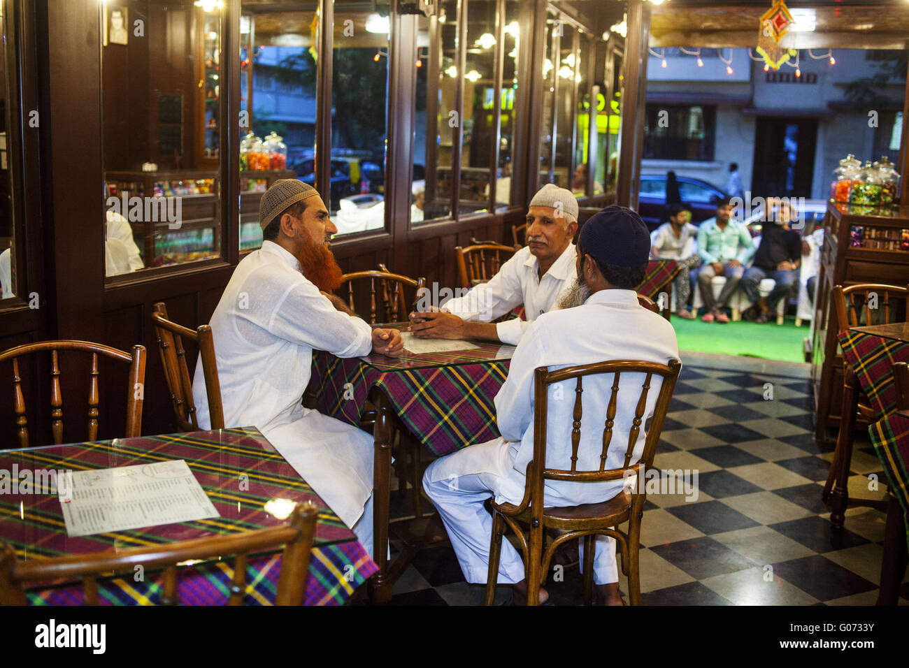 Customers in indian cafe hi-res stock photography and images - Alamy