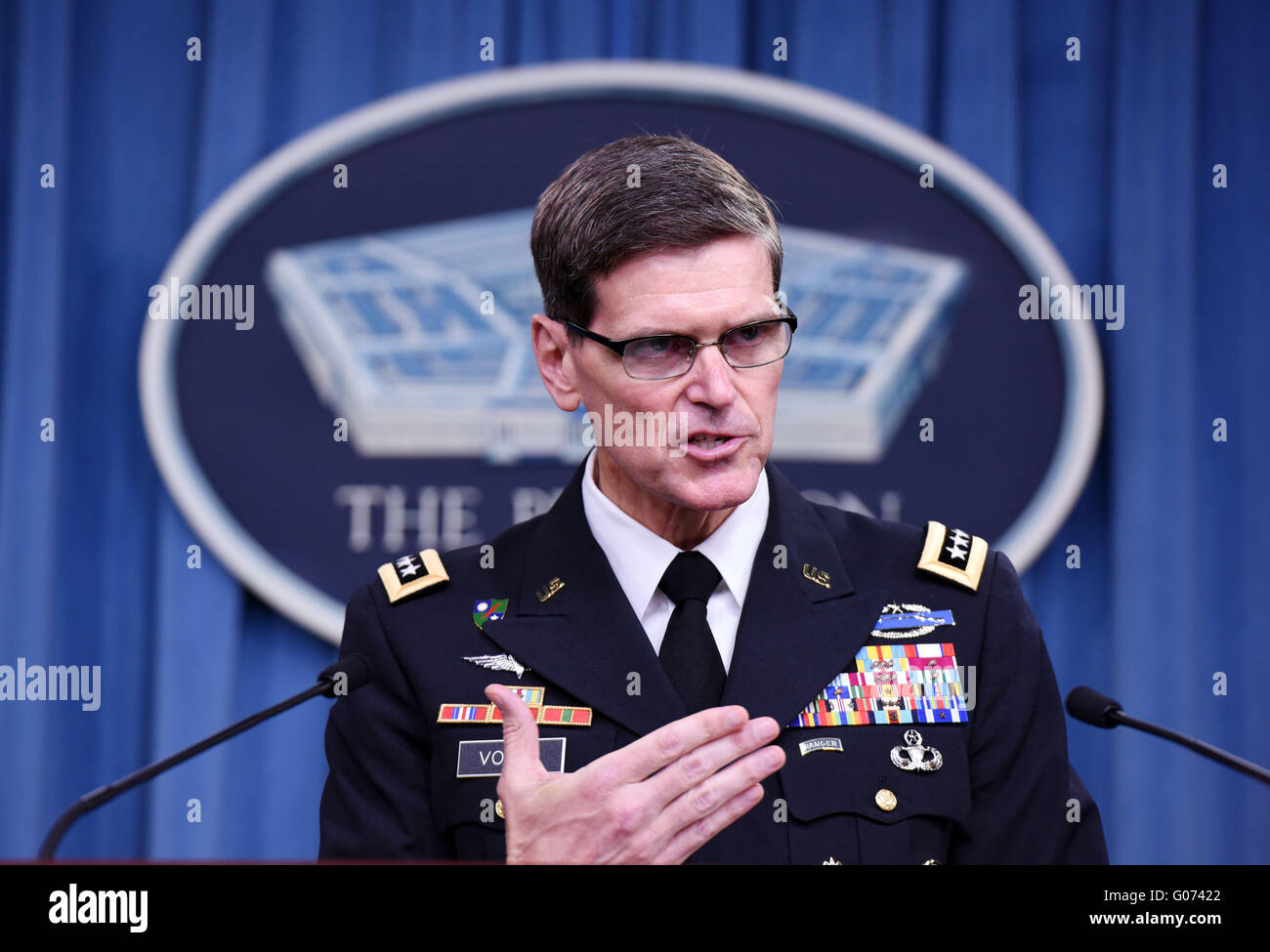 General joseph votel hi-res stock photography and images - Alamy