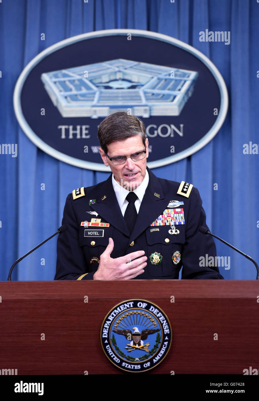 General joseph votel hi-res stock photography and images - Alamy