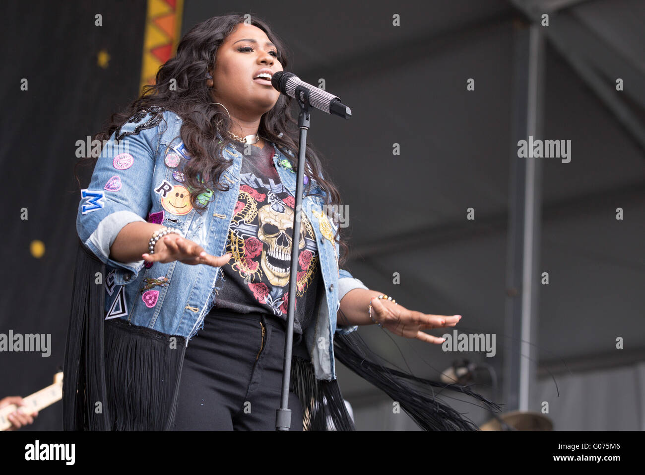 New Orleans, Louisiana, USA. 29th Apr, 2016. Singer JAZMINE SULLIVAN ...