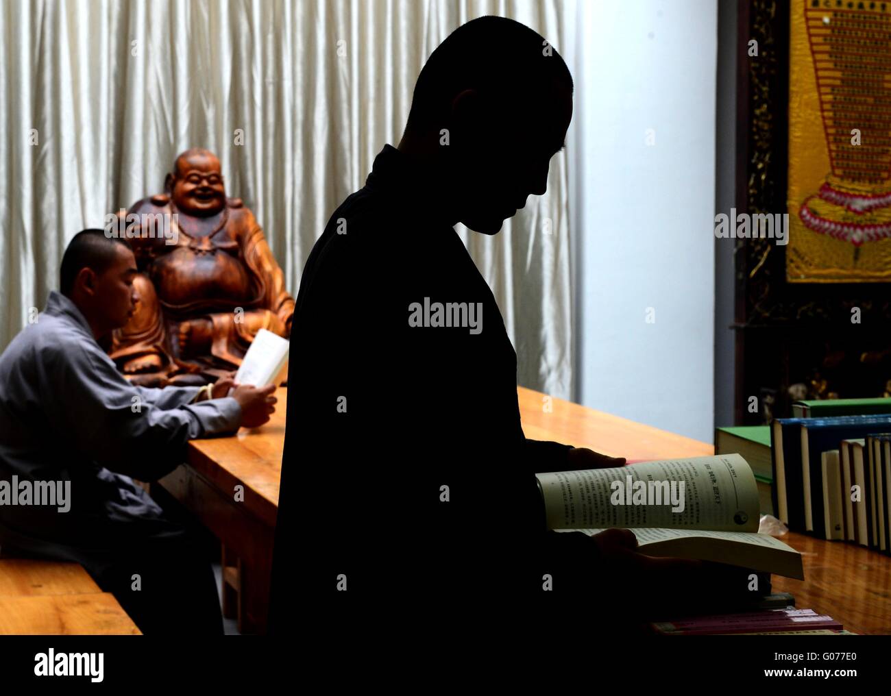 Monks in library hi-res stock photography and images - Alamy