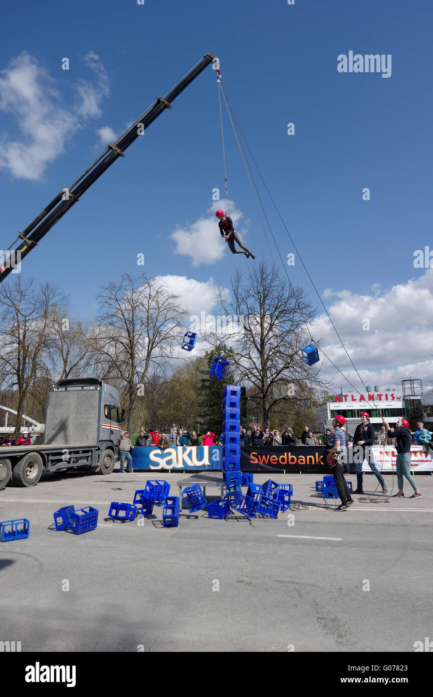 Crate climbing hi-res stock photography and images - Alamy