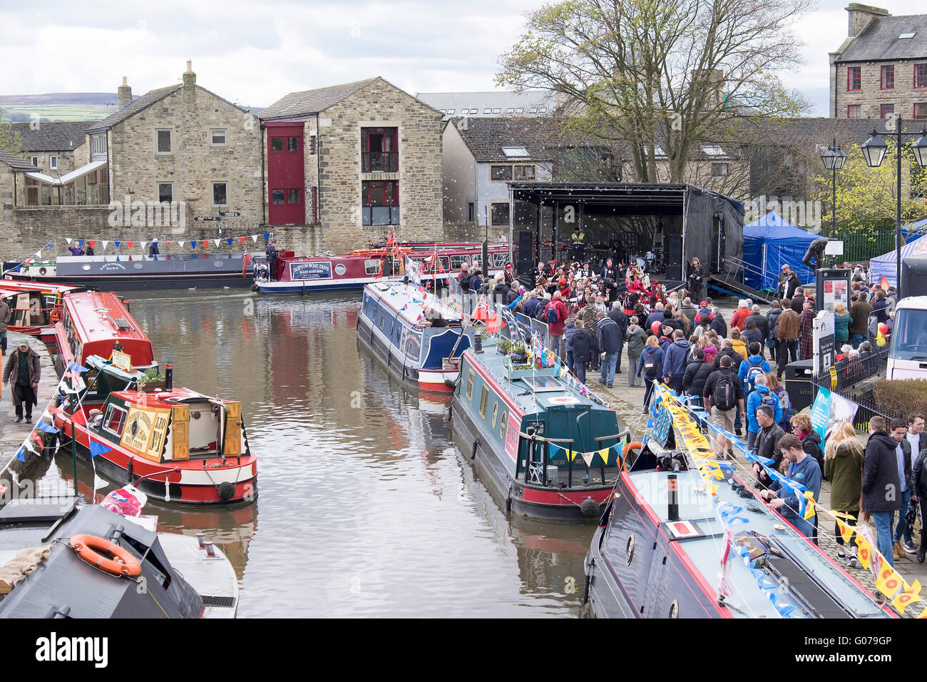 Skipton,Yorkshire,Uk. 30th April 2016. Despite the ever changing ...