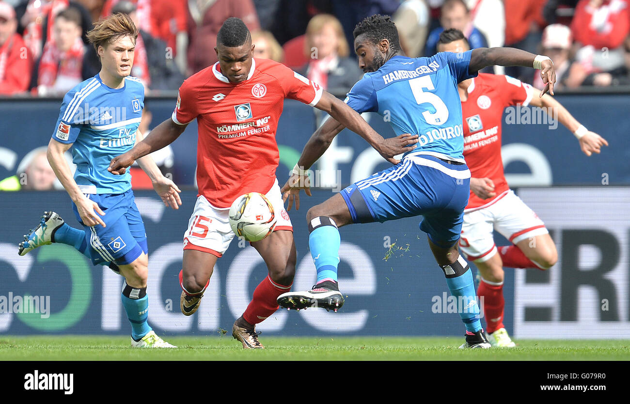 Mainz's Jhon Cordoba (M) plays against Hamburg's Johan Djourou during ...