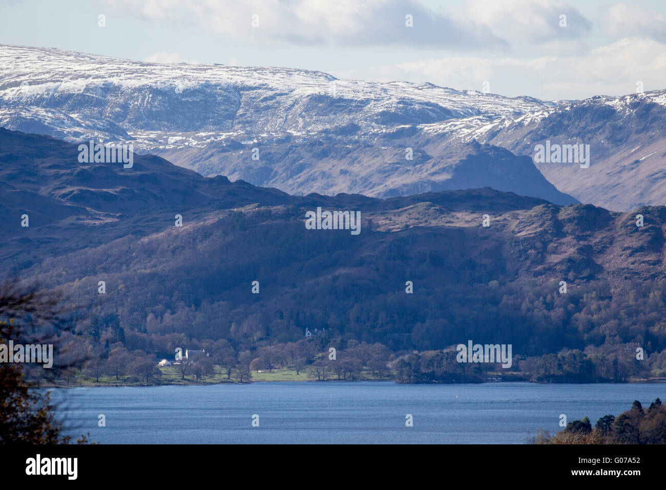 Lake Windermere, Cumbria, UK. 30th April 2016 UK Weather Afternoon sun ...