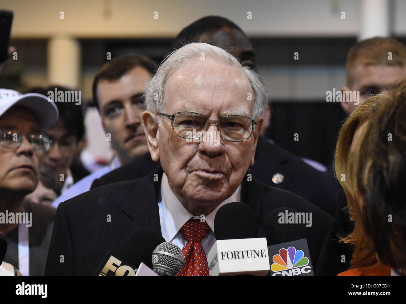 Warren buffett 2016 hi-res stock photography and images - Alamy