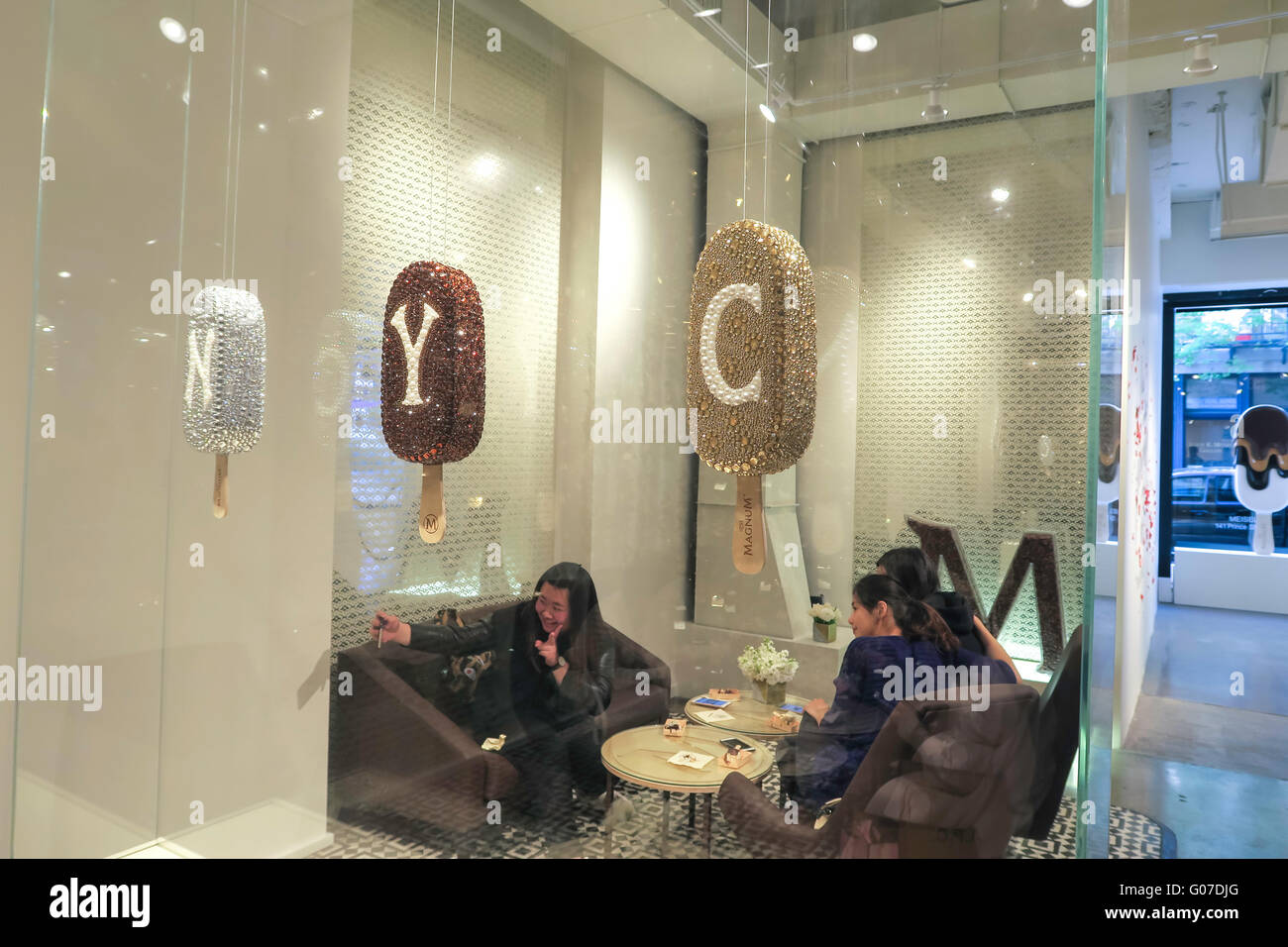 Magnum Ice Cream Bars Stock Photos & Magnum Ice Cream Bars Stock Images ...