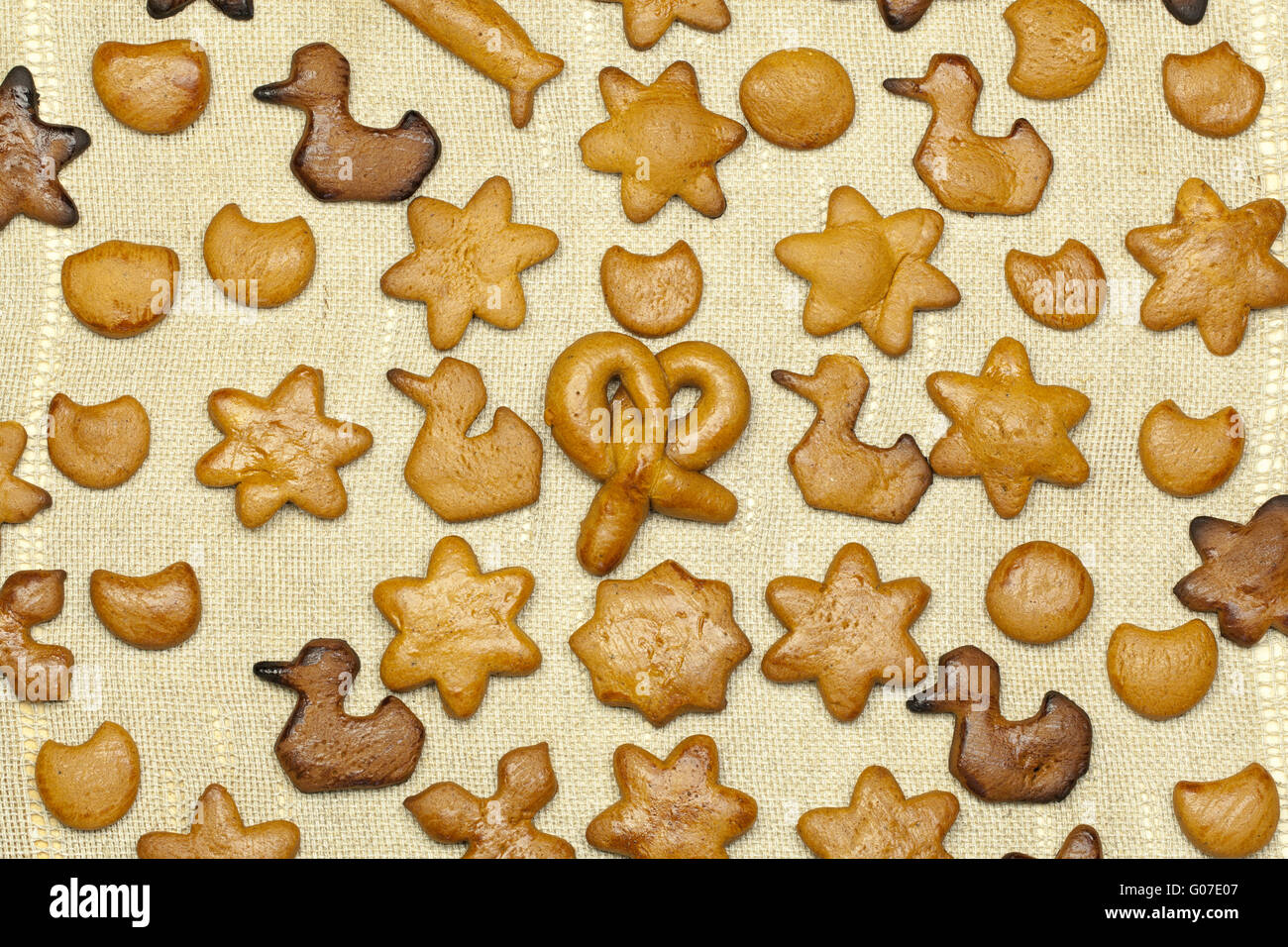 Fresh baked homemade gingerbread on the linen tab Stock Photo - Alamy