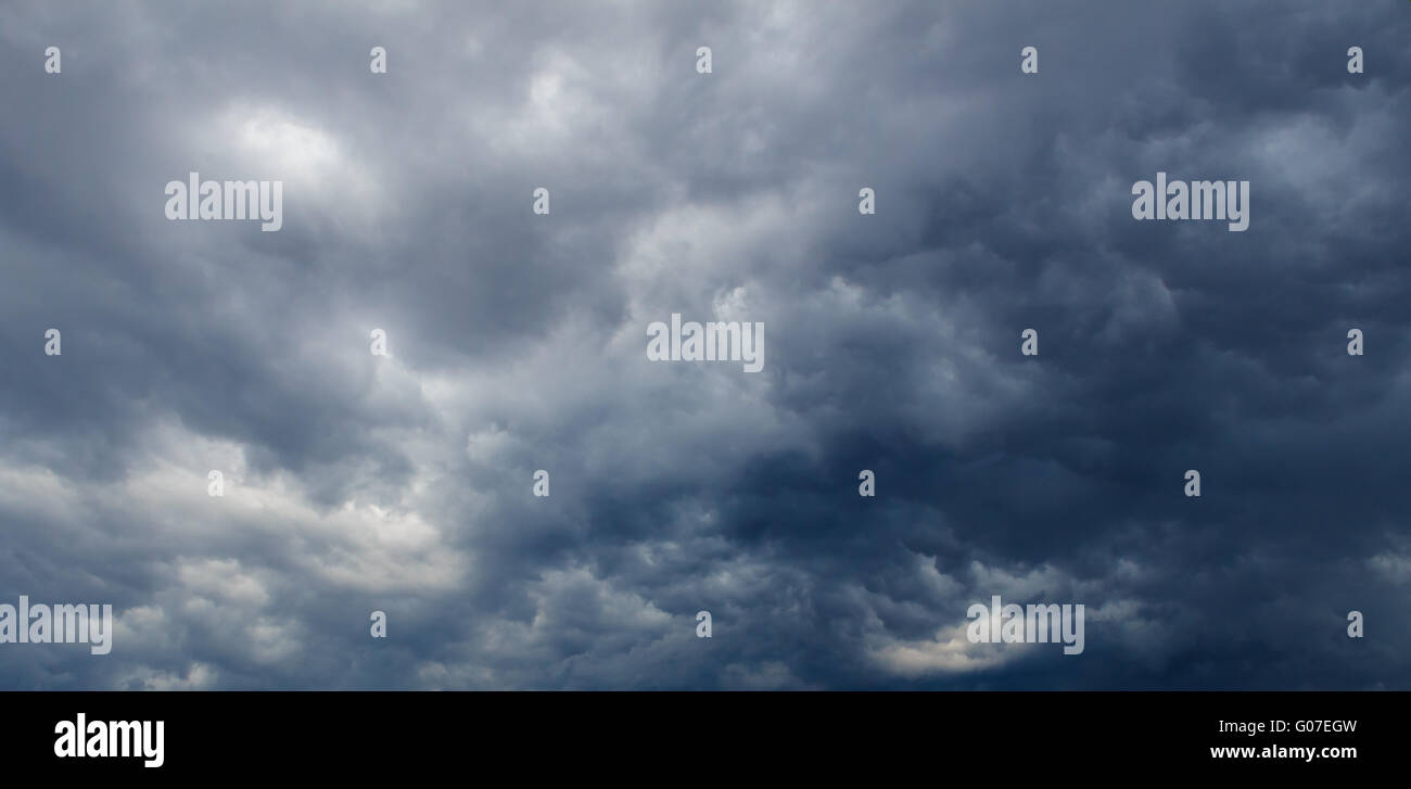Sky grey cloud overcast hi-res stock photography and images - Alamy