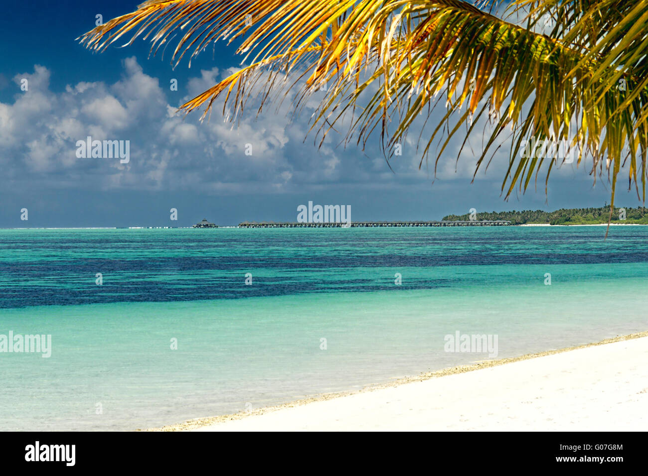 Maldives beach at sunset resorts hi-res stock photography and images ...