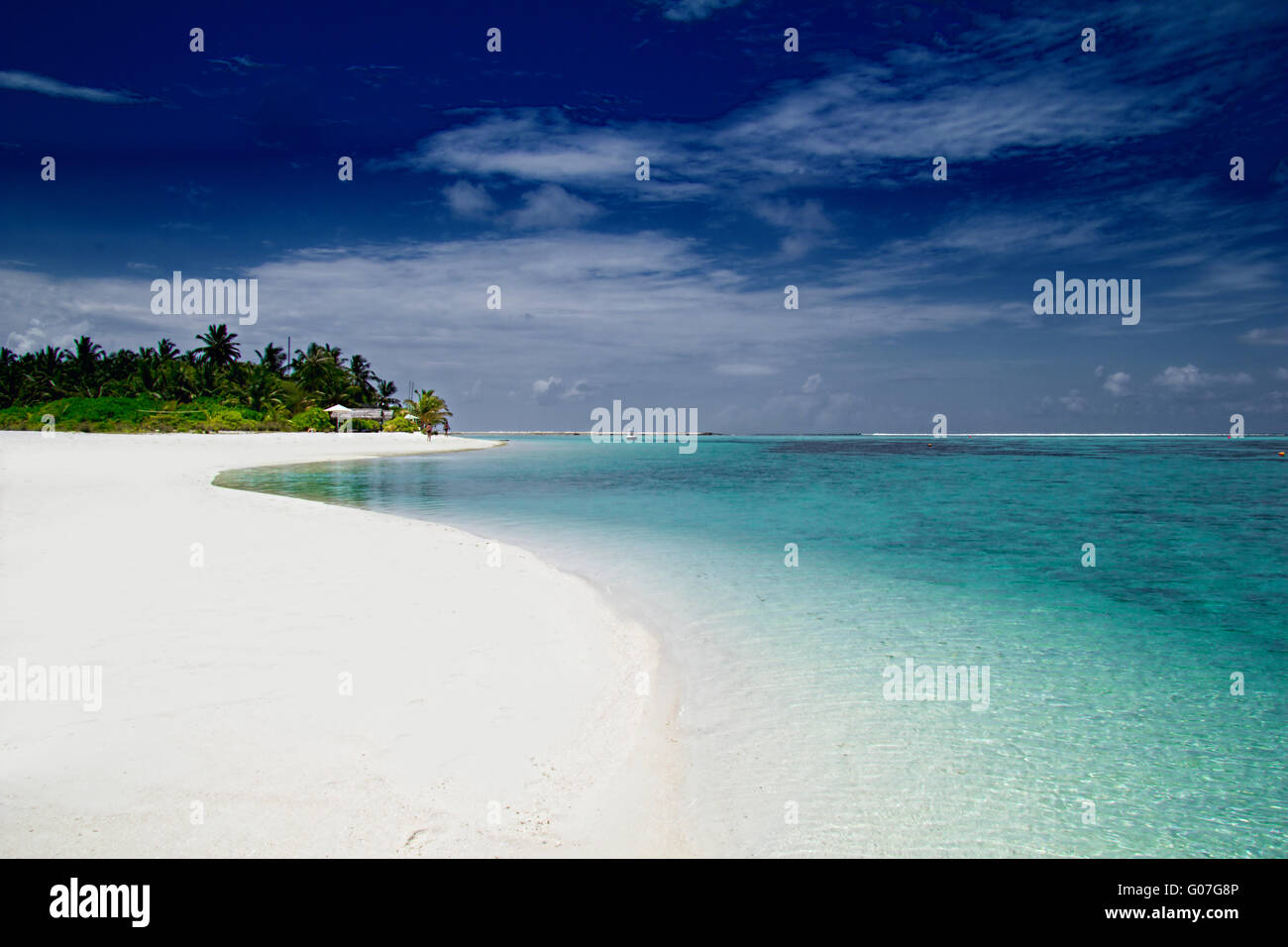Maldives beach at sunset resorts hi-res stock photography and images ...