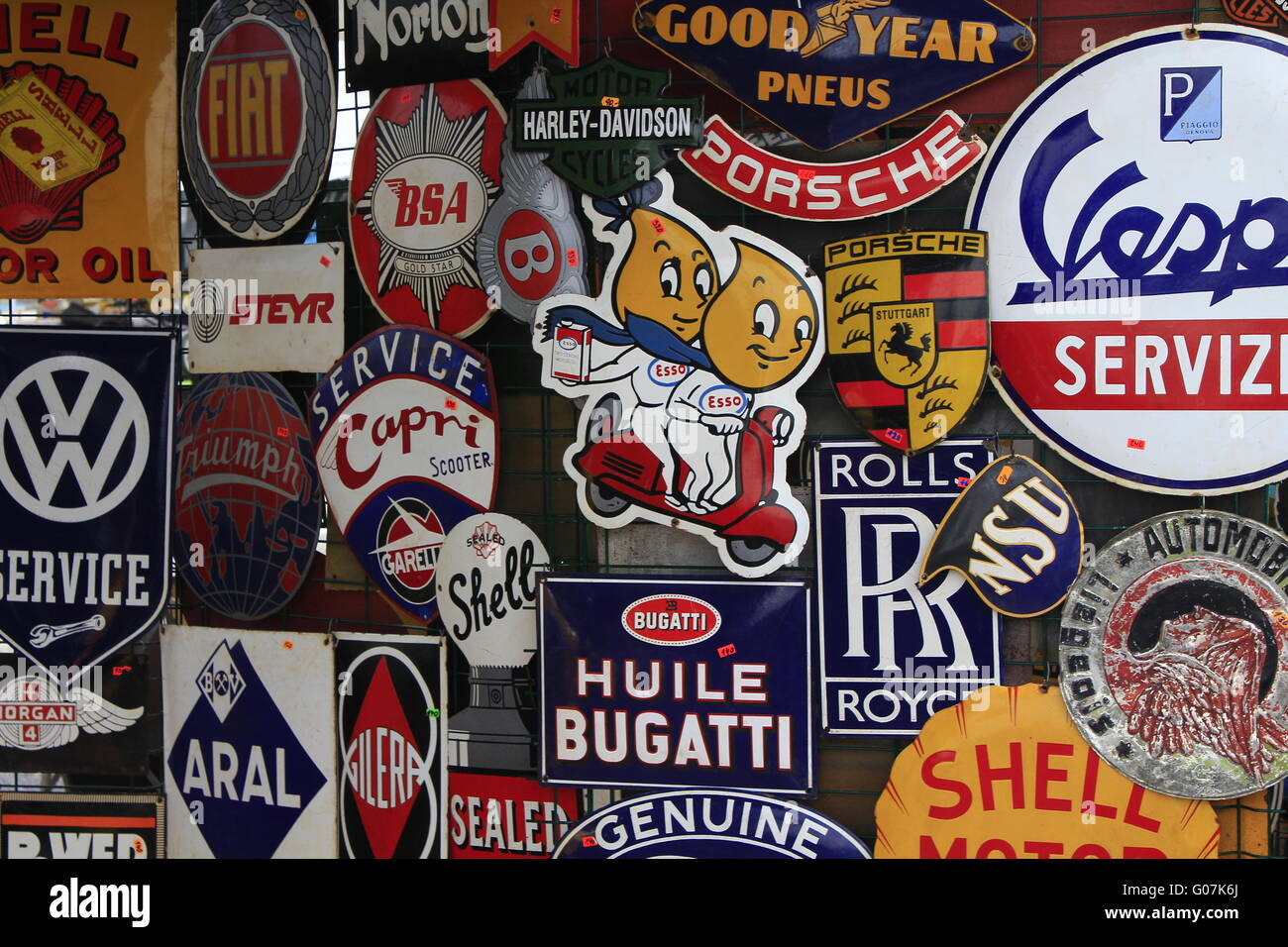 Porsche signs hi-res stock photography and images - Alamy