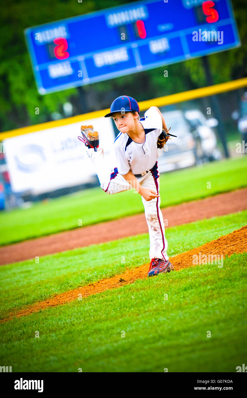 Little league baseball pitcher Stock Photo - Alamy