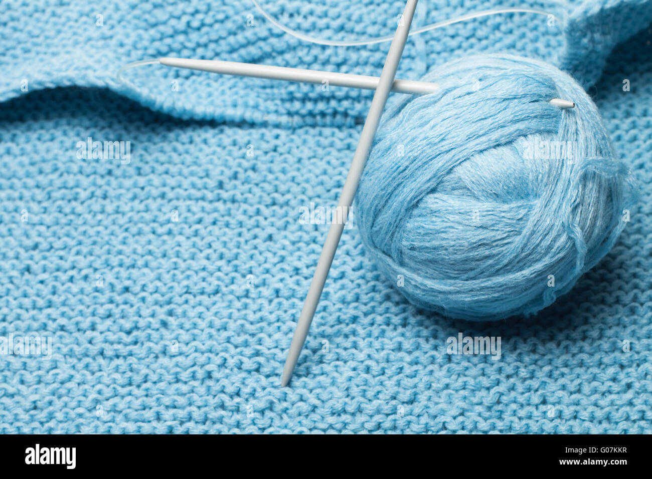 ball of blue wool with grey knitting needles Stock Photo - Alamy