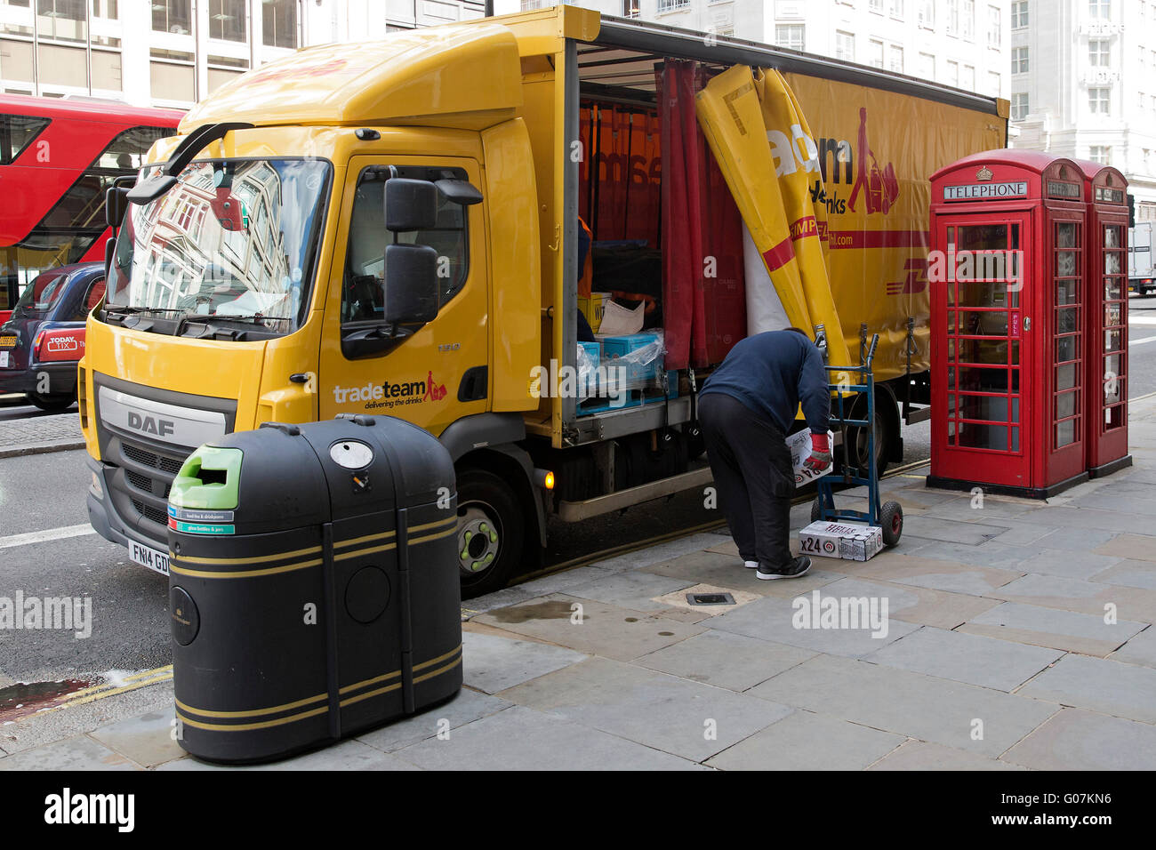 A DHL delivery on the Strand in London. May 2016 Stock Photo - Alamy