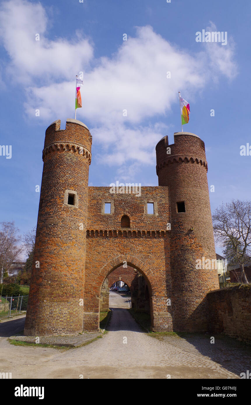 Castellated gate hi-res stock photography and images - Alamy