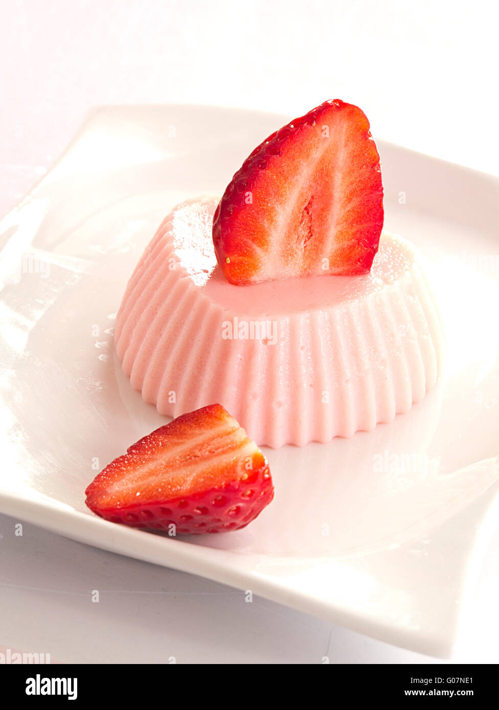 Strawbe hi-res stock photography and images - Alamy