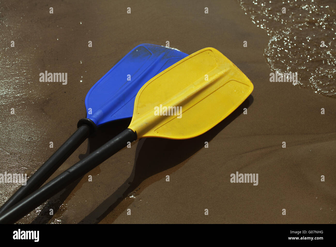 Bank paddles hi-res stock photography and images - Alamy
