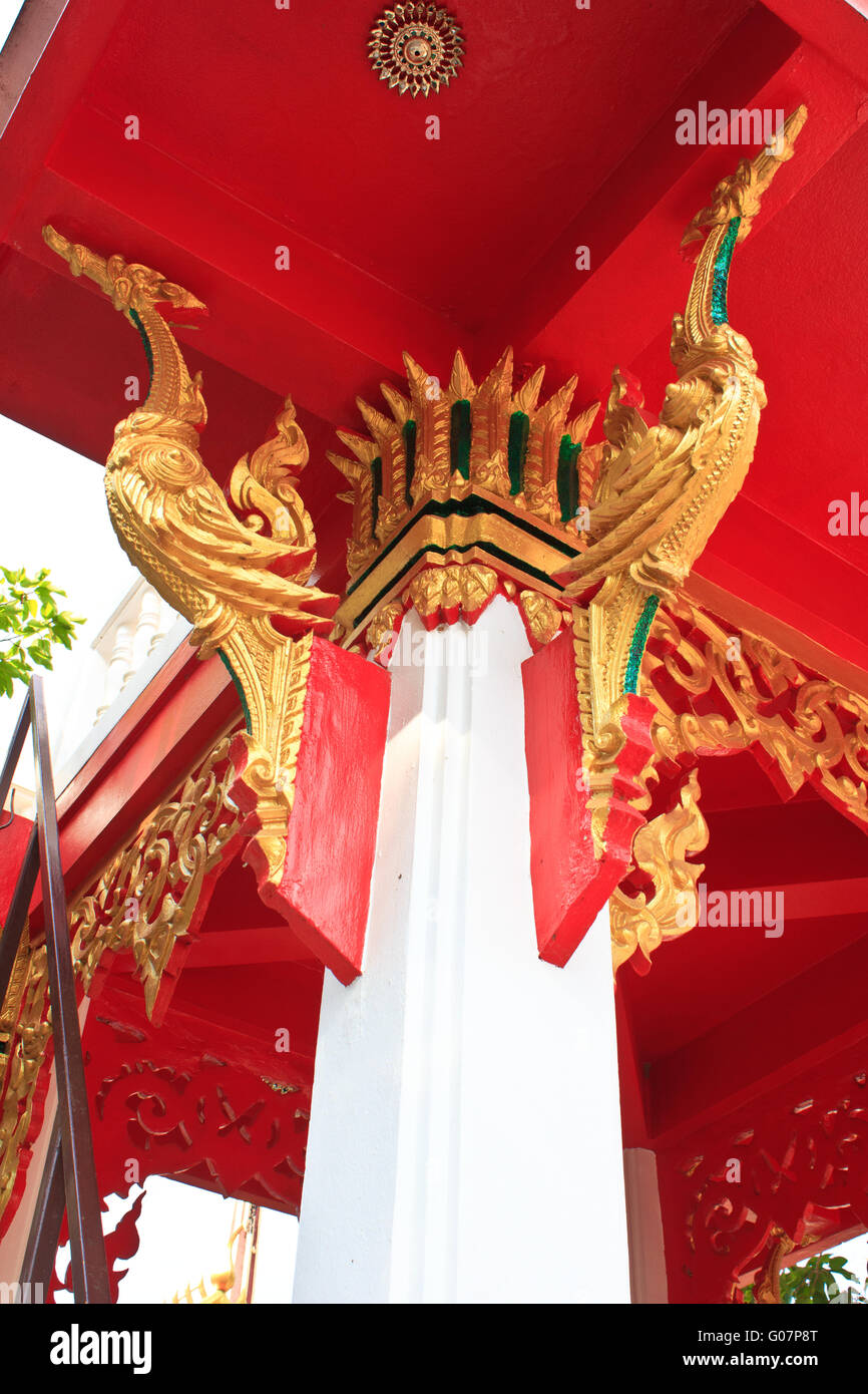 Statue of birds on pillar in Temple of The Wat Rha Stock Photo - Alamy