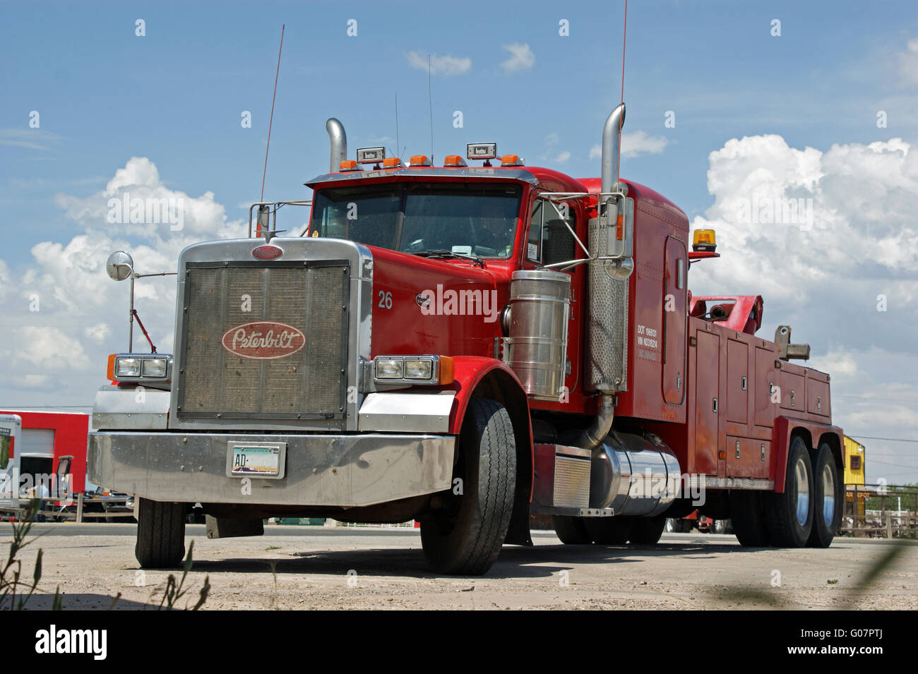 Lkw abschleppwagen hi-res stock photography and images - Alamy