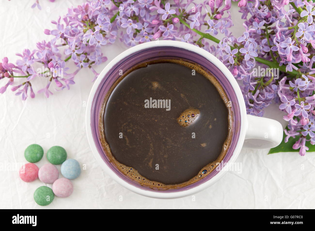 Purple spring flowers hi-res stock photography and images - Alamy