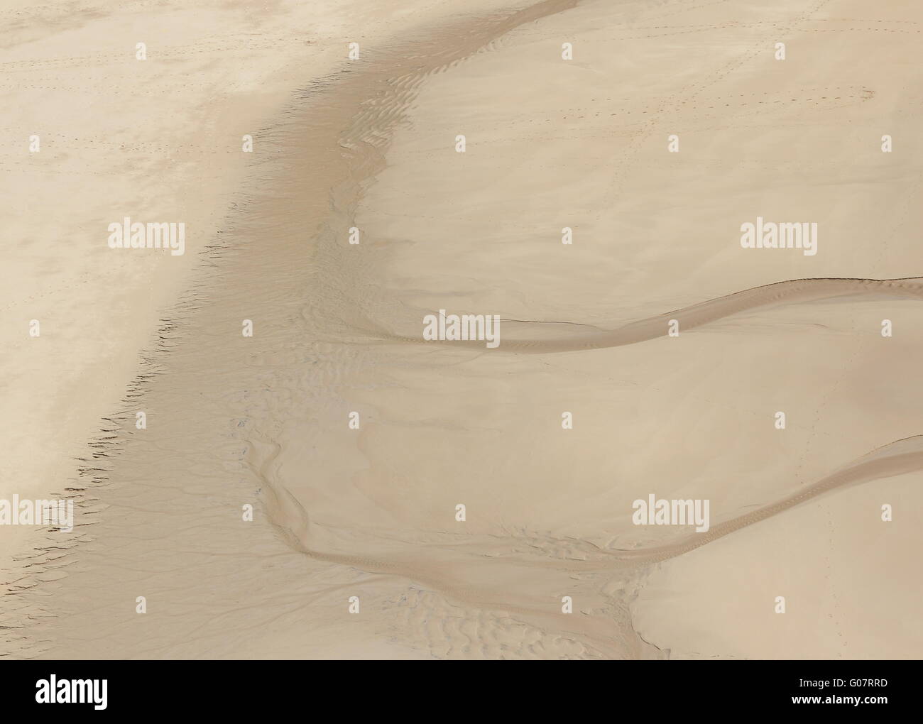Water draining from sand hi-res stock photography and images - Alamy