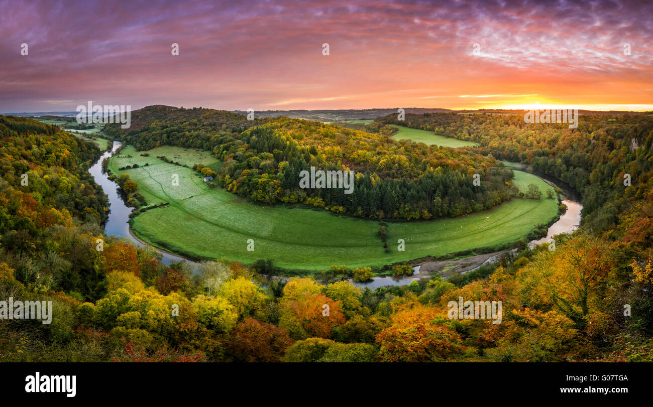 A view of River Wye in sunrise during autumn Stock Photo - Alamy
