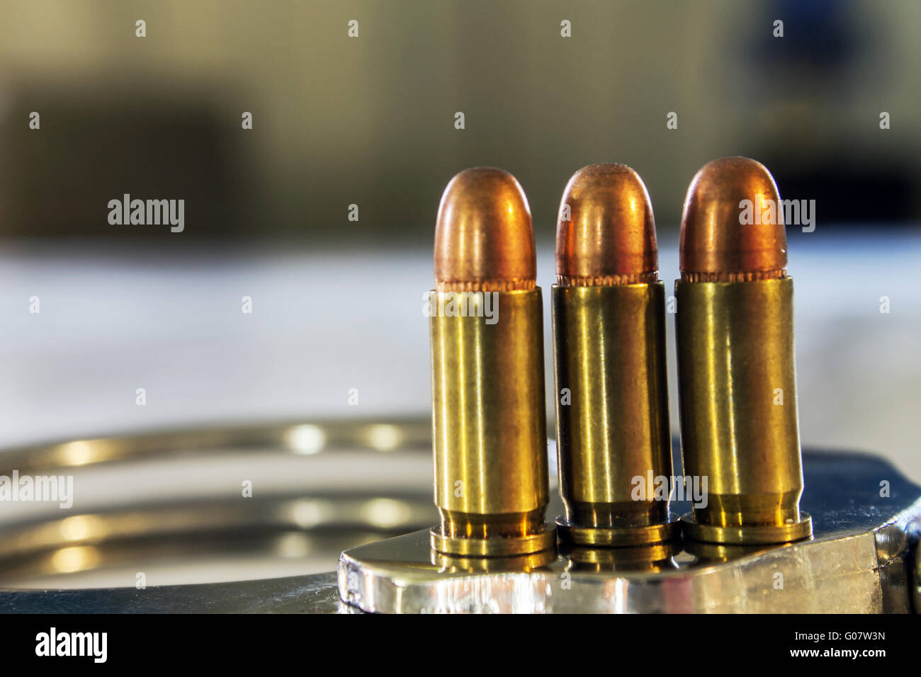 Handcuff symbol hi-res stock photography and images - Alamy