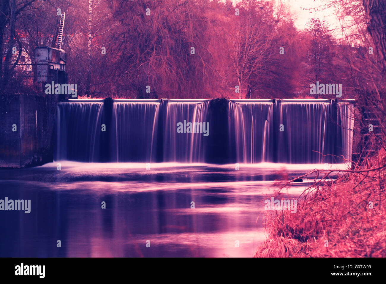 Retaining dam hi-res stock photography and images - Alamy